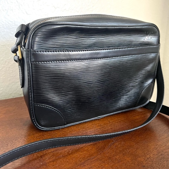 Louis Vuitton | Bags | Authentic Lv Black Epi Crossbody Bag | Poshmark